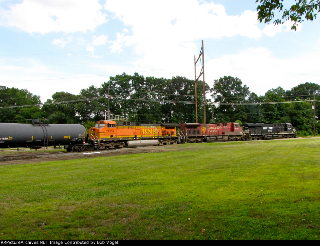 BNSF 5623, CP 9700, NS 8078